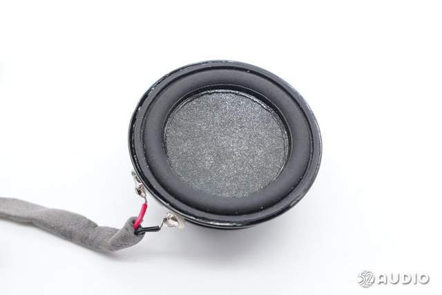 realme Pocket蓝牙音箱拆解报告，采用炬芯ATS2819蓝牙音频SoC_特写_电池_Buds