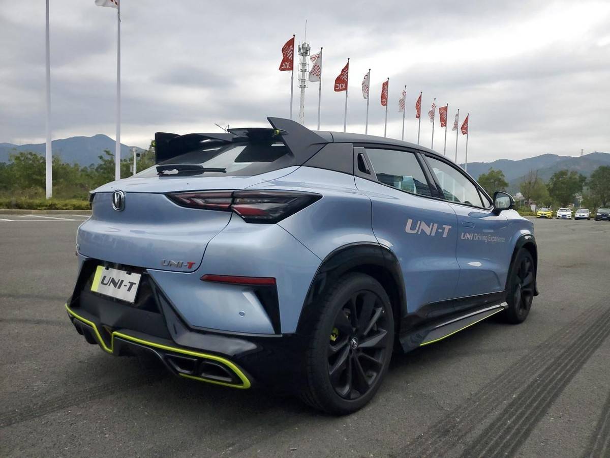 试驾官丨帮你们试过了，换装2.0T发动机的UNI-T就是台“野兽”_搜狐汽车_搜狐网