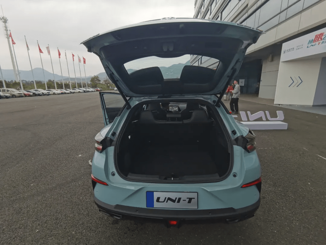 试驾：长安UNI-T 2.0T，尝试打破常规_搜狐汽车_搜狐网