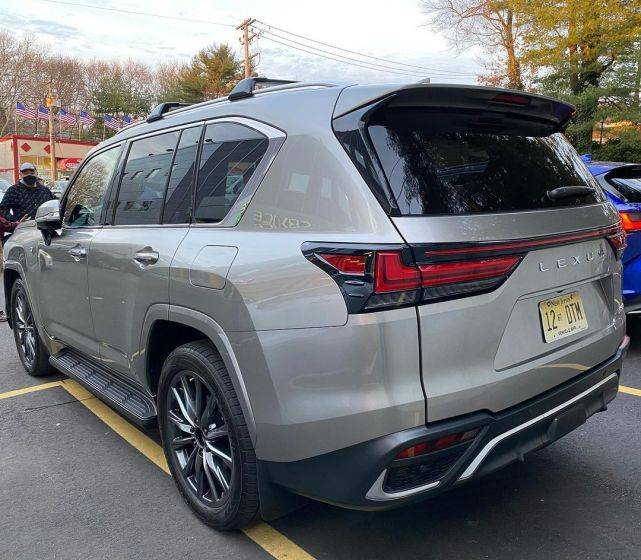 LX600实拍！豪华气息浓郁！运动风格霸气！空气悬挂+3.5T+10AT_搜狐汽车_搜狐网