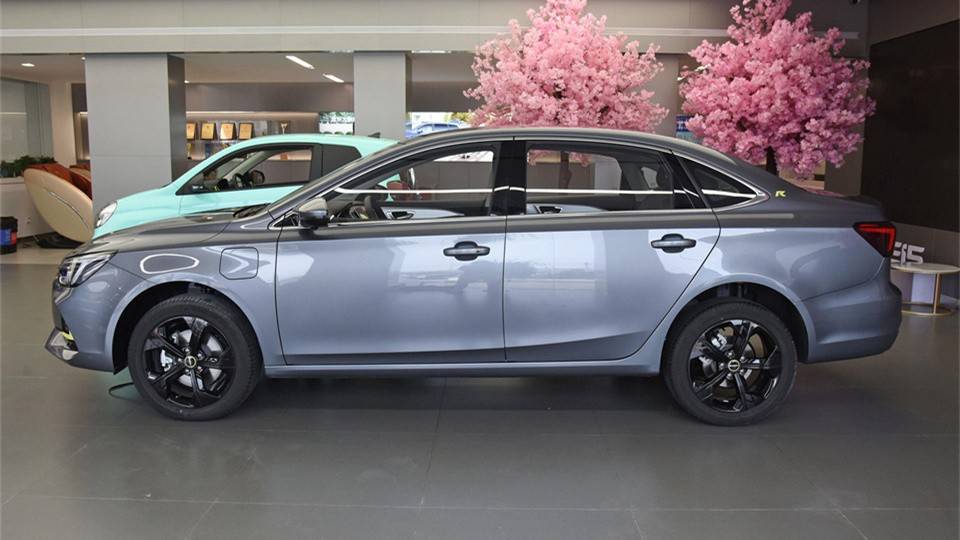 荣威i6 MAX EV新推出的特别版，特别在“加价减配”？_搜狐汽车_搜狐网