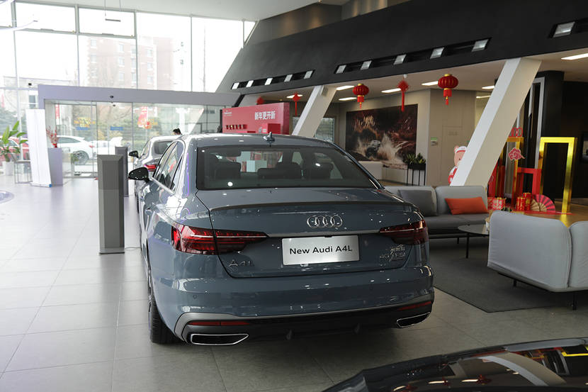 外观无限接近RS4，外观党的最爱，奥迪A4L RS套件燃速型到店实拍_搜狐汽车_搜狐网