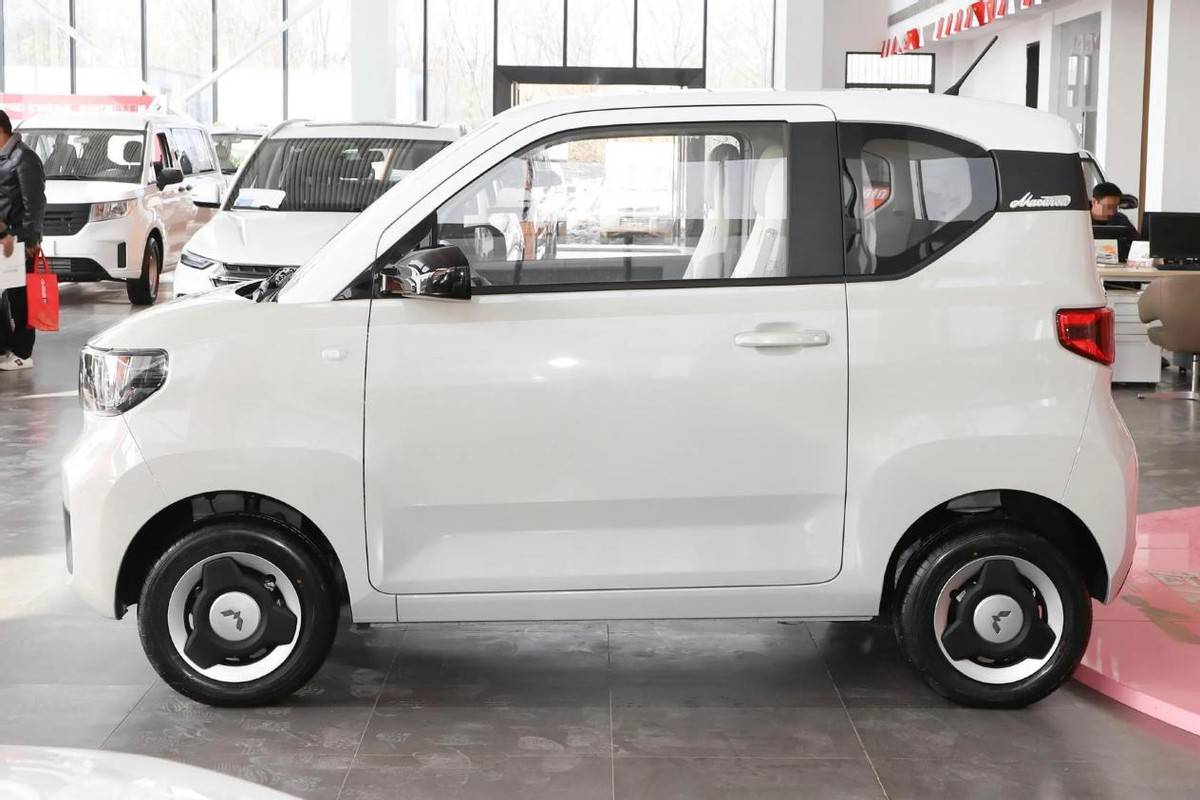 “王者”间的对决，QQ冰淇淋VS宏光MINIEV，对比后差距不大？_搜狐汽车_搜狐网