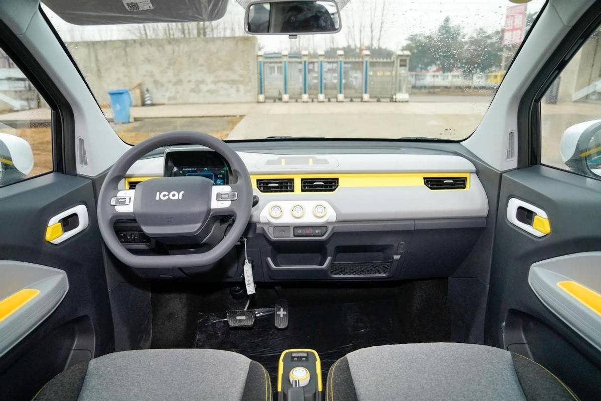 “王者”间的对决，QQ冰淇淋VS宏光MINIEV，对比后差距不大？_搜狐汽车_搜狐网