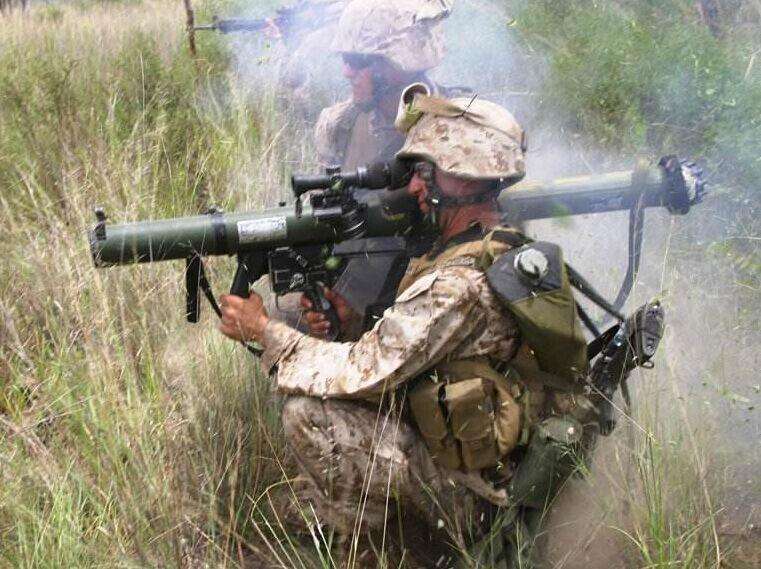 M72LAW火箭筒，自越战服役沿用至今，美军最常用的反弹坦克利器_火箭弹_榴弹发射器_武器