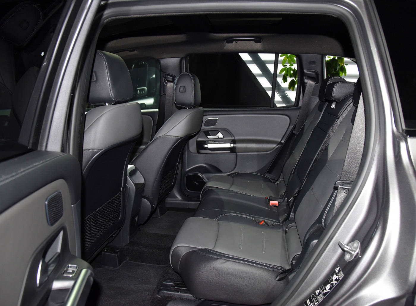 奔驰GLB AMG：2.0T可迸发306马力，7座需选装，优惠后40万出头_搜狐汽车_搜狐网