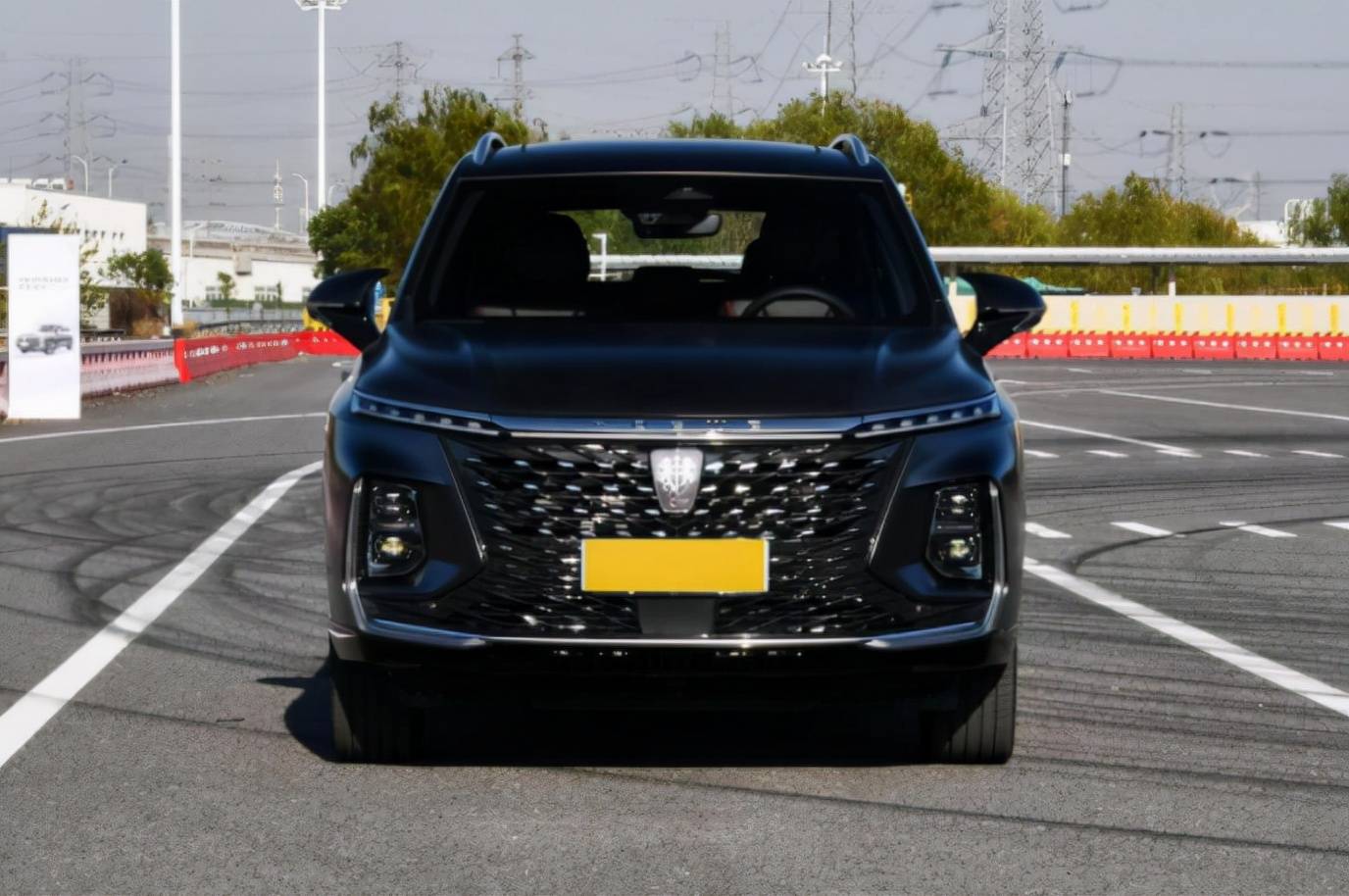 2.0T+8AT爆发231马力，带你看荣威RX5 MAX_搜狐汽车_搜狐网