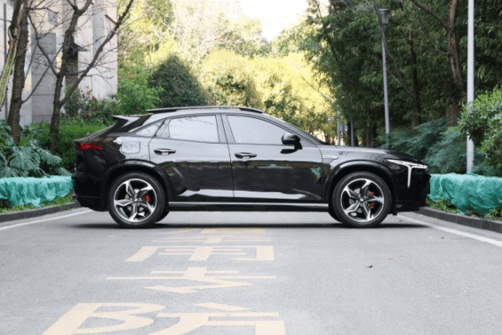 国货潮品“出圈”之作，奔腾B70S真能让人看一眼就爱上？_搜狐汽车_搜狐网