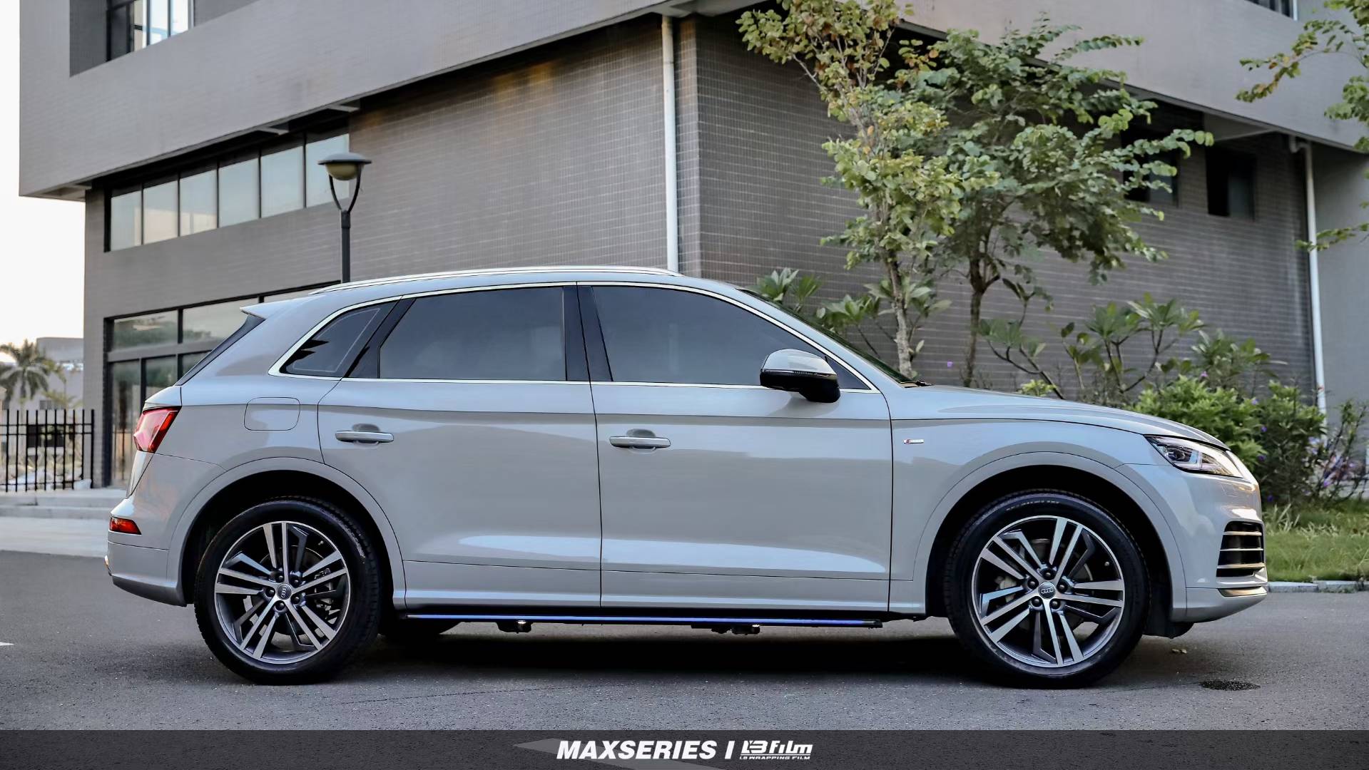 灰武士成形，奥迪Q5L原厂漆哑灰改色膜(LB FILM)_搜狐汽车_搜狐网