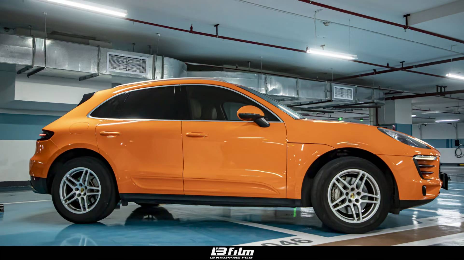 美女都无法抗拒，保时捷Macan超亮赤岩橙改色膜（LB FILM）_搜狐汽车_搜狐网