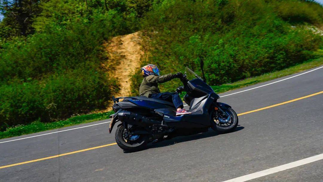 舒适平顺好骑，极限倾角同级最大—29980起光阳S250动态评测_部分_台车_车辆