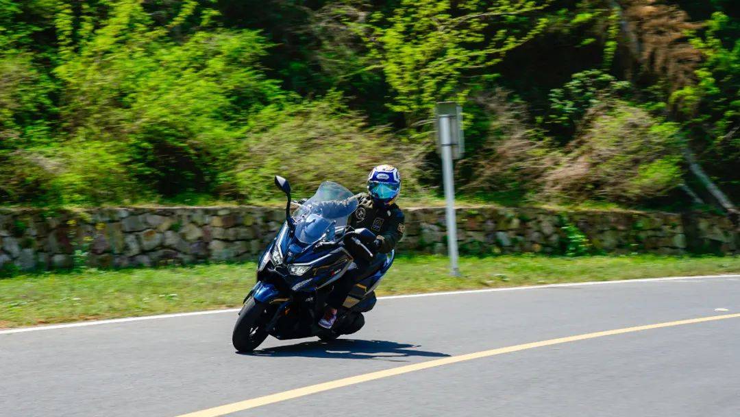 舒适平顺好骑，极限倾角同级最大—29980起光阳S250动态评测_部分_台车_车辆