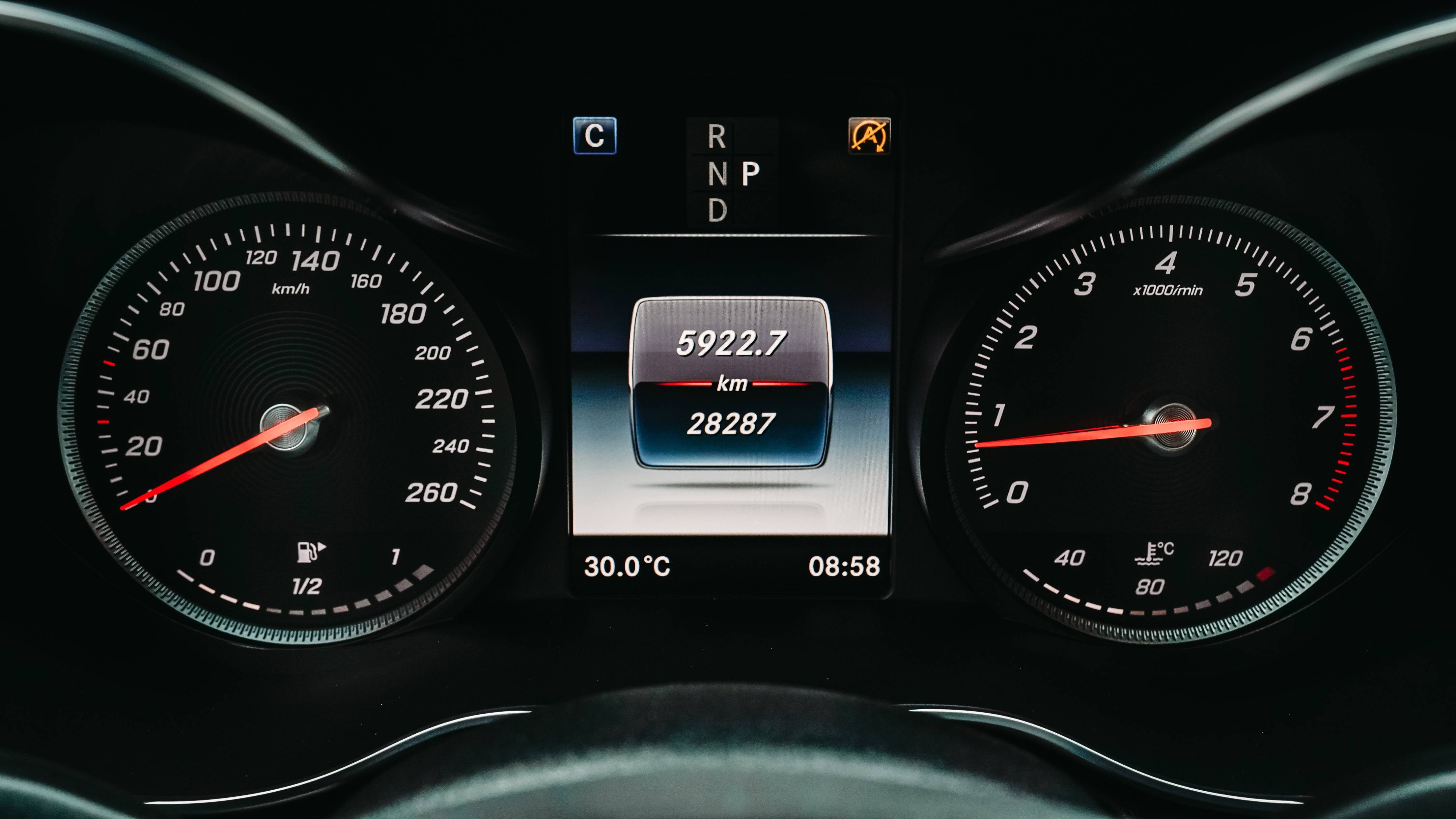 轴距近3米，2.0T+9AT，还是大标，年轻人首选！【奔驰 C200L 运动成就特别版】_搜狐汽车_搜狐网