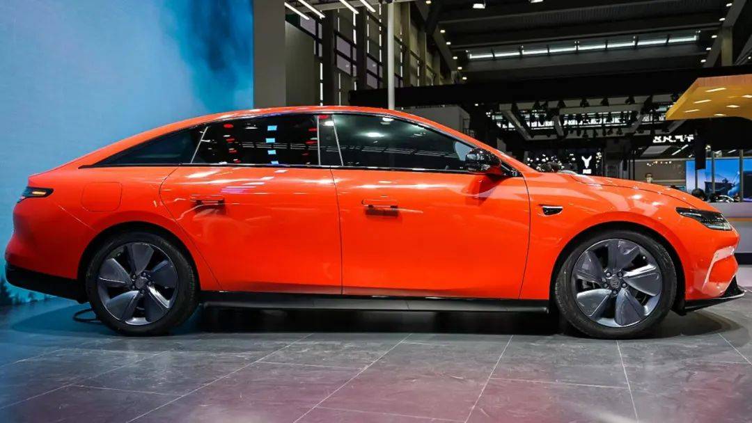 车长超五米，纯电续航717km，新国民豪车零跑C01亮相2022粤港澳车展_搜狐汽车_搜狐网