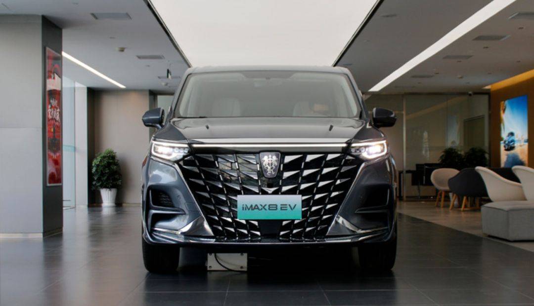到店品鉴荣威iMAX8 EV，这款中大型纯电MPV适合家用么？_搜狐汽车_搜狐网