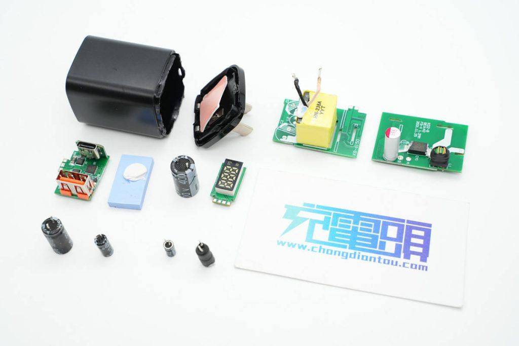 内置英集芯IP2726快充协议芯片，倍仕达33W双口快充充电器拆解_功率_小板_模块