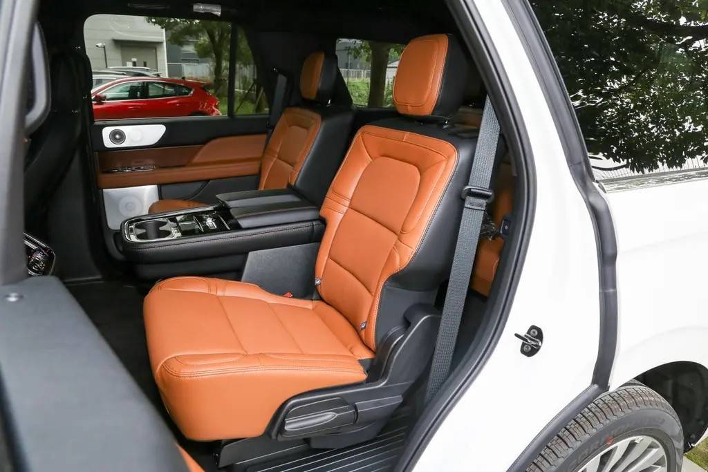 当之无愧的巨无霸SUV，车长超5米3，配3.5T+10AT，实拍林肯领航员_搜狐汽车_搜狐网