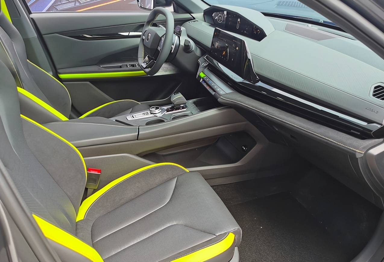 2.0T UNI-V实车，外观更战斗，233匹马力，比思域还能打？_搜狐汽车_搜狐网