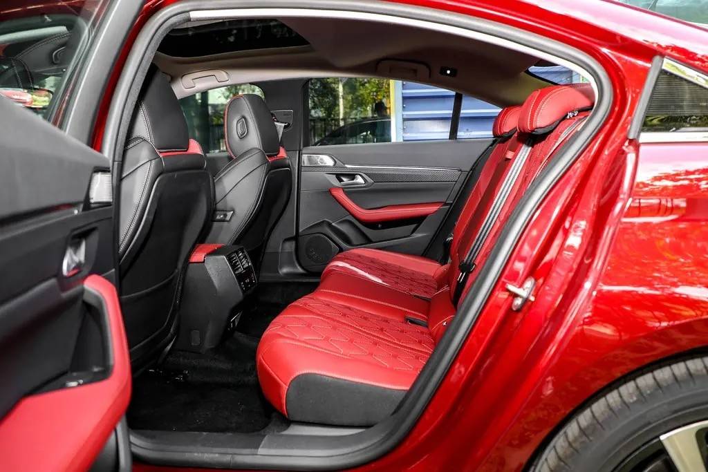 实拍标致508L顶配，车长4870mm，211马力+8AT，售价22.47万元_搜狐汽车_搜狐网