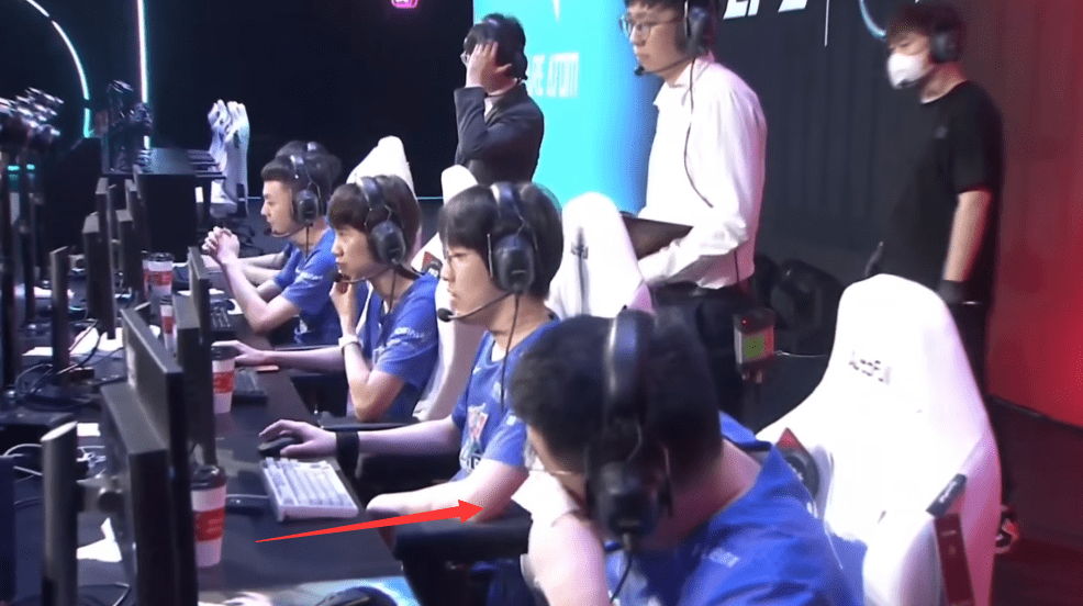 抗压吧都不忍心喷的选手！PandaC打比赛冷汗直流触动观众_Ale_压力_老哥
