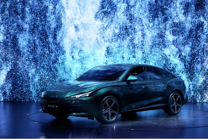 搭载电动尾翼和E-LSD，MG黑标首款产品MG7首秀_搜狐汽车_搜狐网