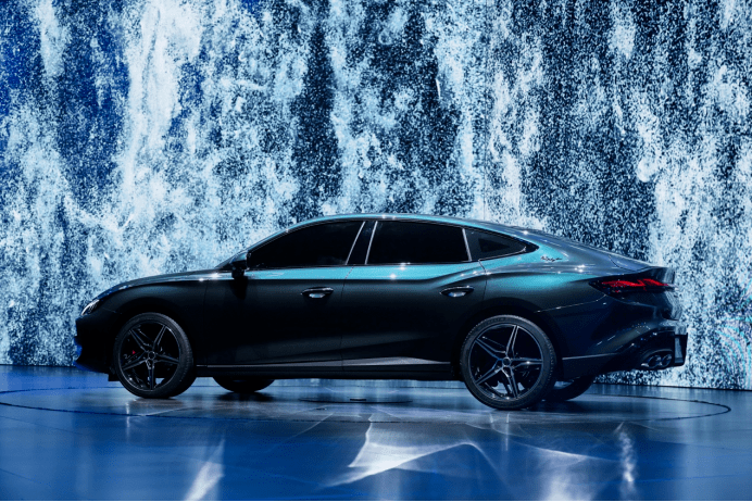 搭载电动尾翼和E-LSD，MG黑标首款产品MG7首秀_搜狐汽车_搜狐网