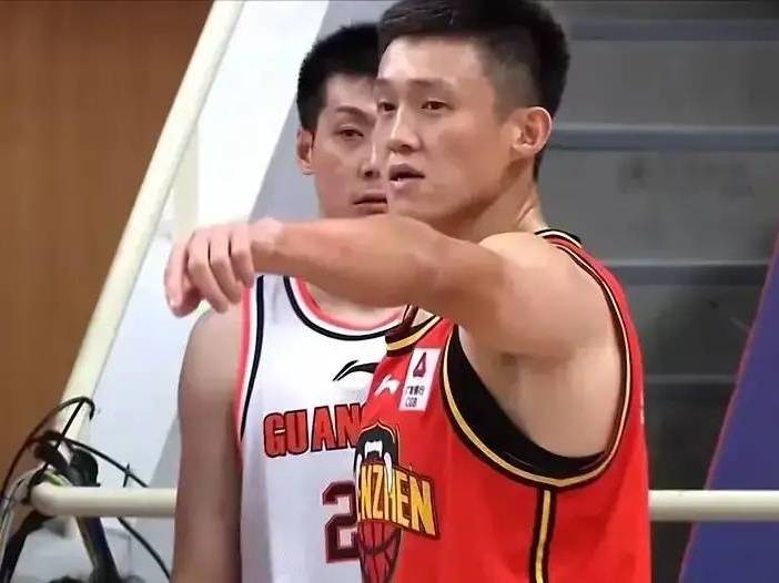 CBA：上海103比99险胜深圳，球员表现一览，梅洛出场37分钟得38分_李春江_连败_闫鹏飞