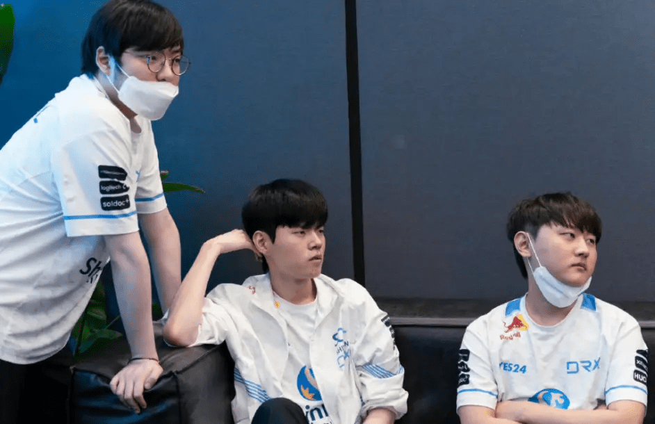 LOL专访：deft仍不打算退役，圆梦不是终点，2023年还需再度努力_Deft_英雄联盟_职业