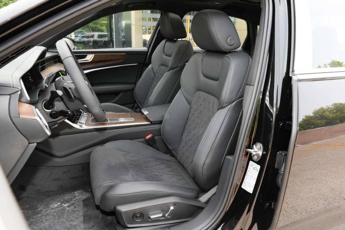 德系豪华与国产新势力之争，奥迪A6L对比蔚来ET7，谁更胜一筹？_搜狐汽车_搜狐网