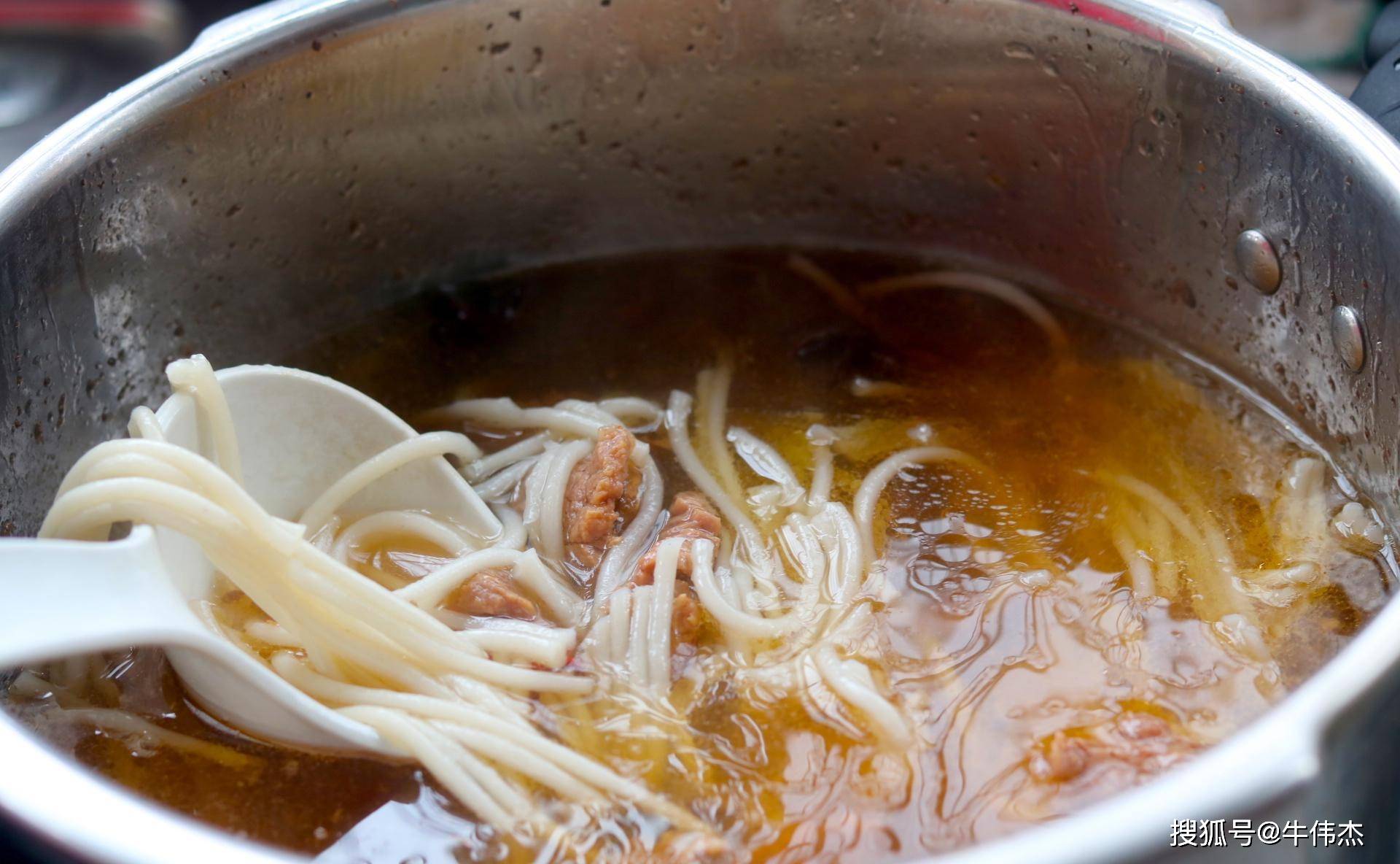 不爱吃羊肉的江西人，为何偏爱黄牛肉？吃饱后，右“上”_美味_村里_武松