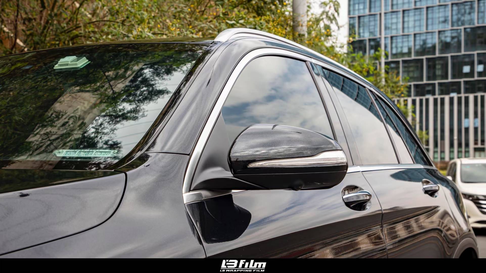 奔驰glc260-LB改色膜珠光黑，光之魅影 优雅而不羁_搜狐汽车_搜狐网