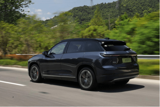 凯迪拉克纯电LYRIQ锐歌抢占新能源市场，蔚来ES7有危机_搜狐汽车_搜狐网