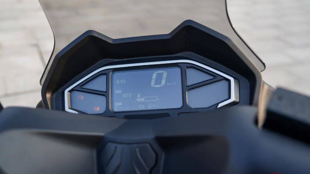 优点突出，略有瑕疵的卷王-15980元无极SR150GT摩智测评_搜狐汽车_搜狐网