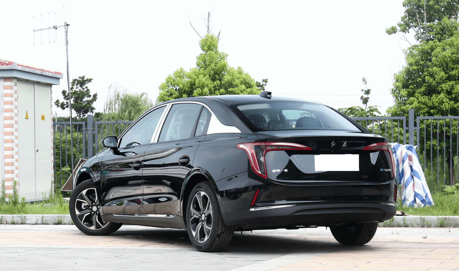 红旗打响新能源“价格战”，E-QM5 12.28万元起售，续航最高605km_搜狐汽车_搜狐网