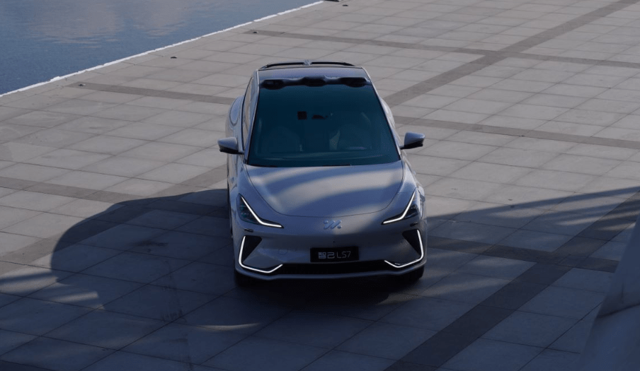 抢先试驾智己LS7：前排视野无敌，大五座空间巨大，关键还特好开_搜狐汽车_搜狐网
