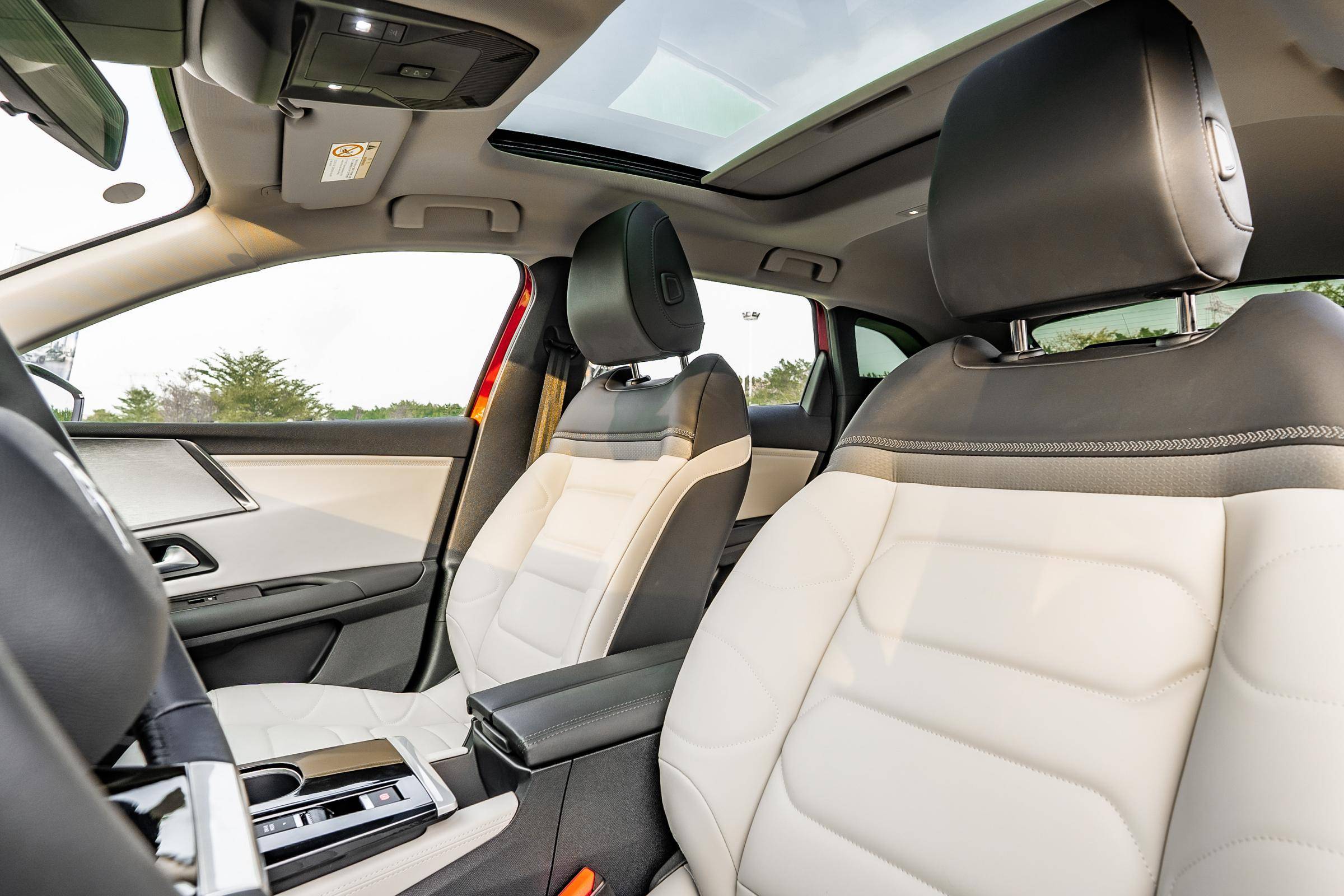 凡尔赛C5X：14.37万起售，标配19寸大轮毂，1.6T+8AT，造型惹人爱_搜狐汽车_搜狐网