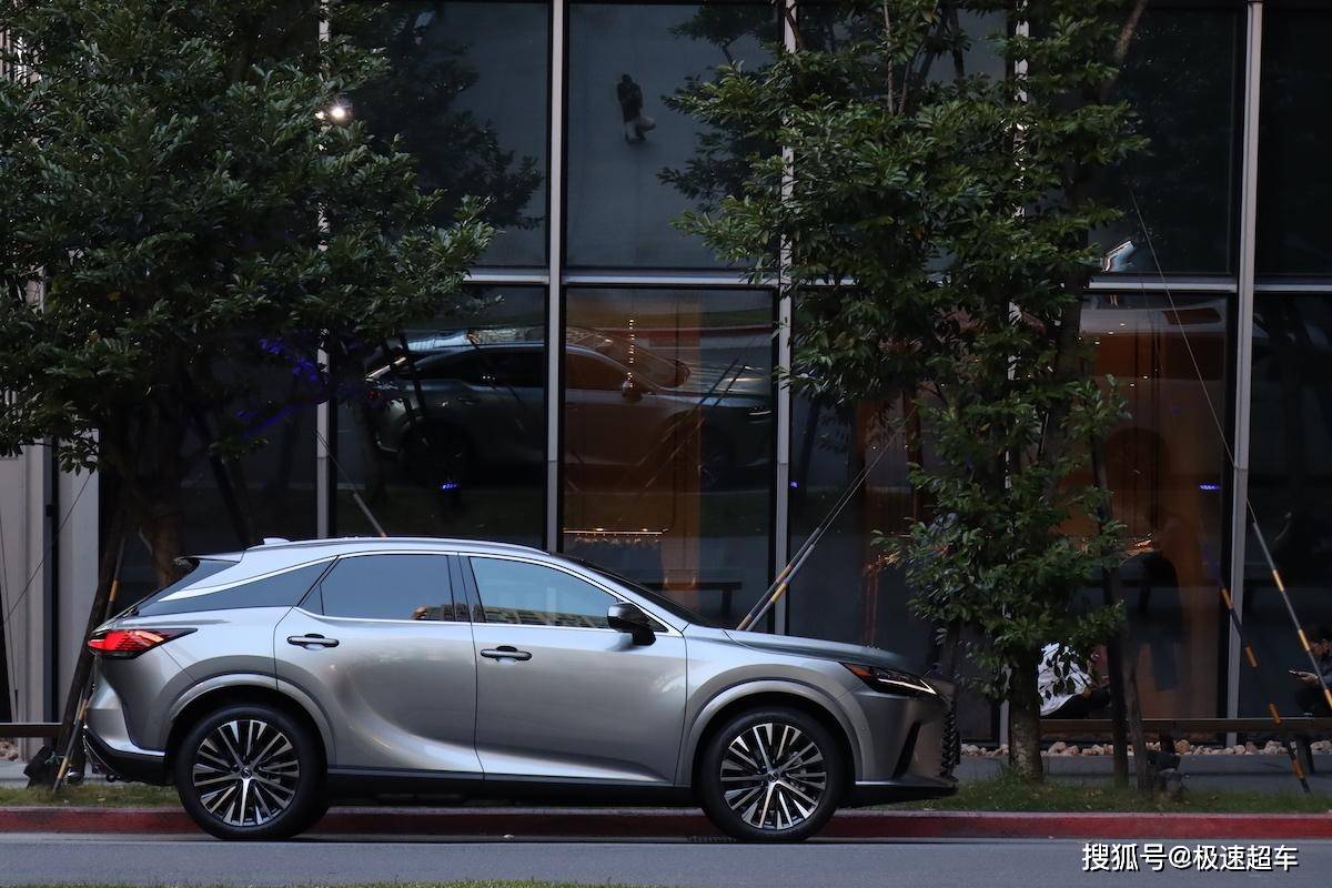 2023 Lexus RX350h 旗舰版：充满驾驶乐趣的轿跑SUV，2.4T+AWD_搜狐汽车_搜狐网