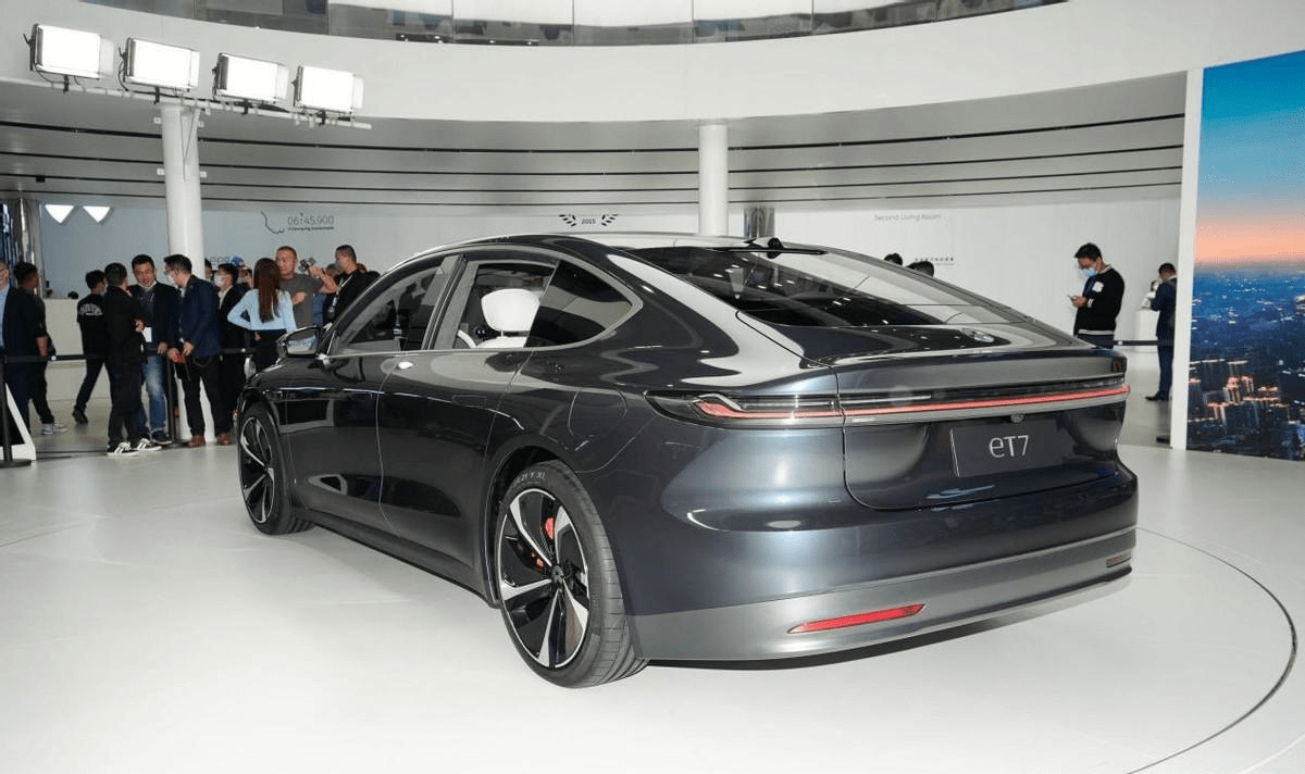 电动四驱+空气悬架，蔚来ET7产品力解析，感受电动车的性能_搜狐汽车_搜狐网