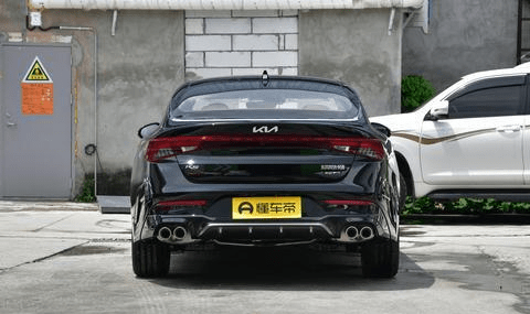 起亚K5中型轿车，溜背式的造型，搭2.0T+8AT，选它还是选凯美瑞？_搜狐汽车_搜狐网