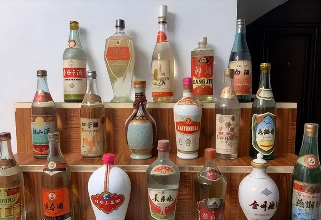 普通白酒,放了10年还能喝吗?经验丰富酿酒师的一席话,让人顿悟茅台工艺价值