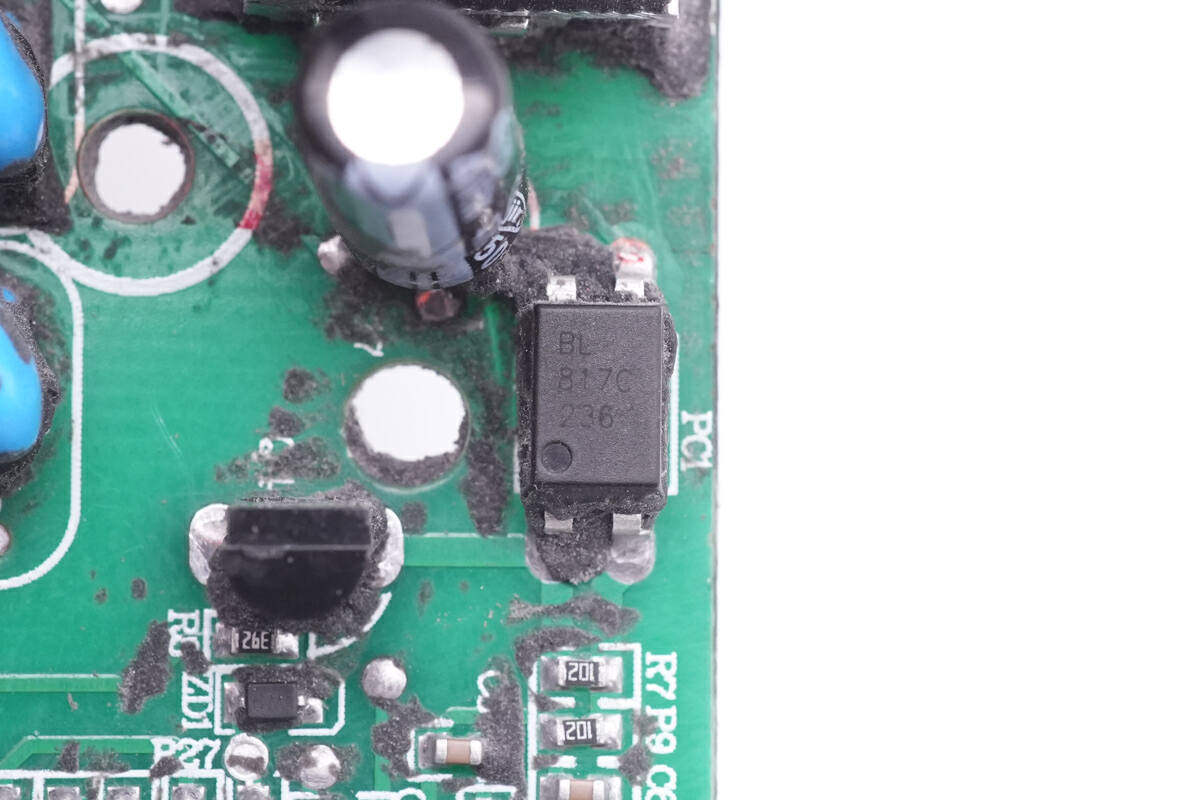 不炸就行还是用料可靠？拆解电动车头部品牌雅迪144W铅酸充电器_搜狐汽车_搜狐网