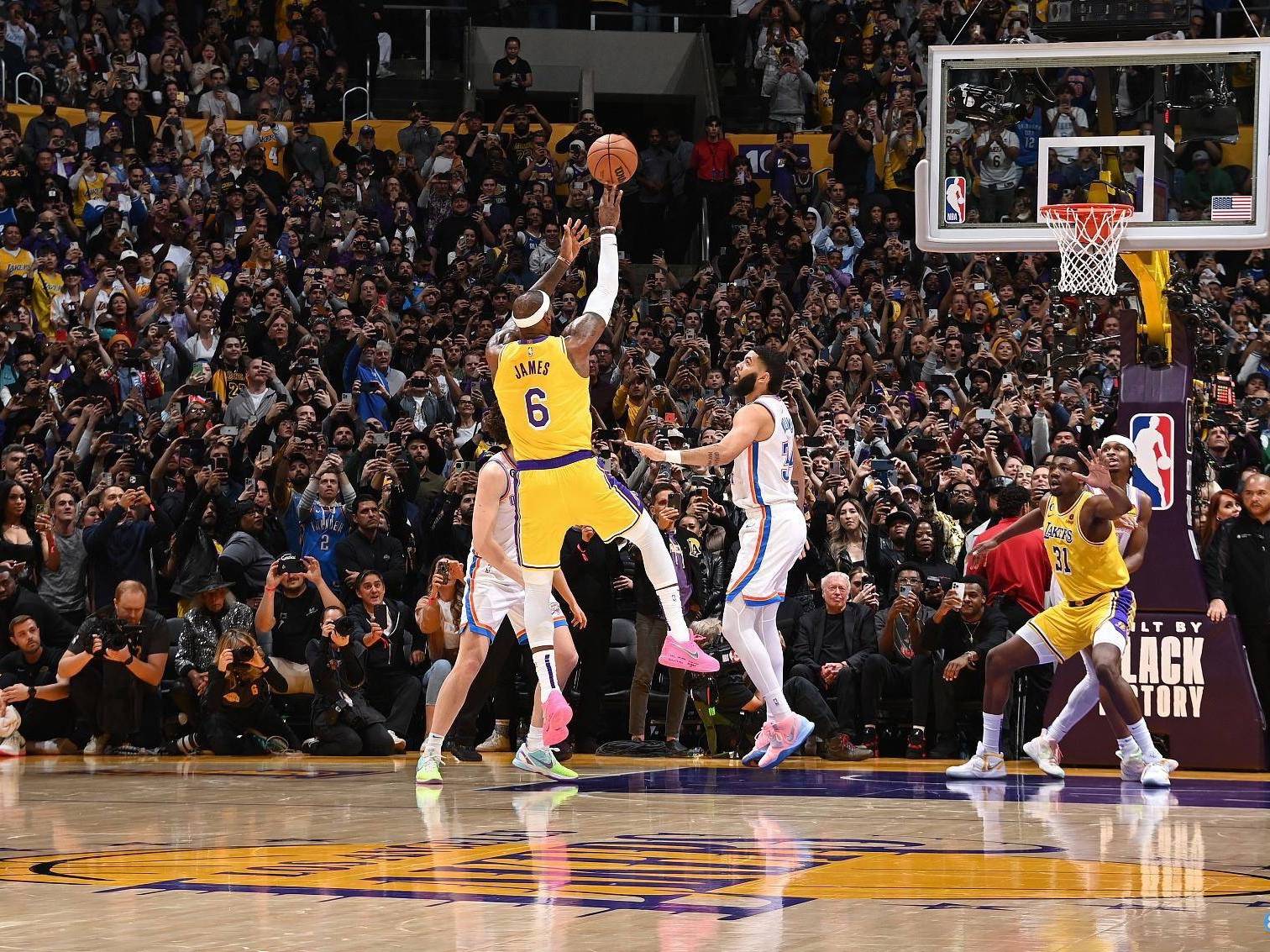 詹姆斯超越贾巴尔 加冕NBA得分王 乔丹评价让人意外_湖人队_状态_历史