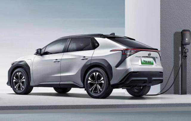 纯电大降价！限时直降3万，广汽丰田bZ4X售16.98万元起_搜狐汽车_搜狐网