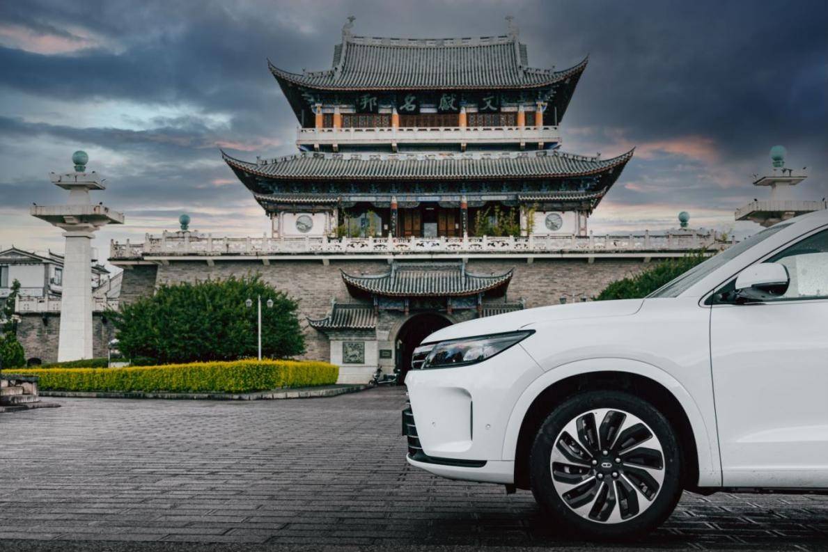 升级换代PK智能座舱，选AITO问界M7还是理想L8？_搜狐汽车_搜狐网