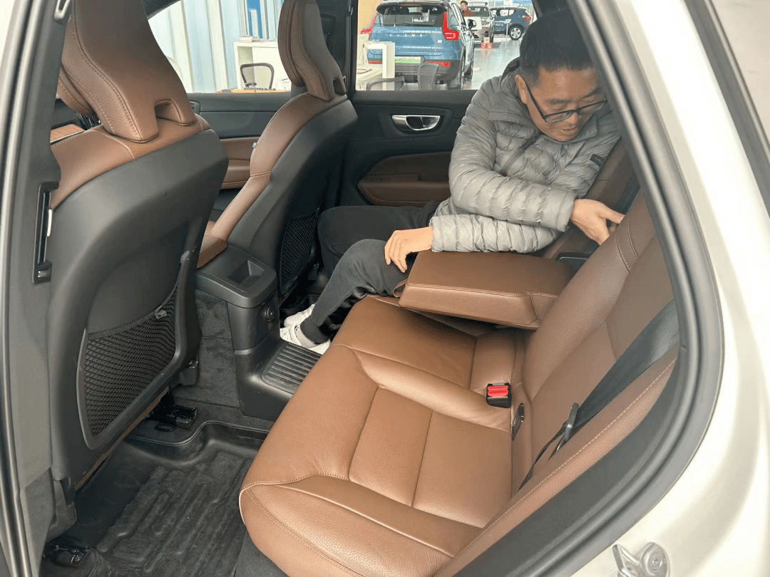 探店沃尔沃XC60：10W+的优惠给力，但有人仍在纠结Q5L_搜狐汽车_搜狐网