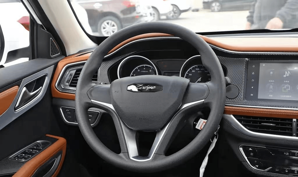 售价5.98万元，众泰T300L通过国六b排放，搭载1.5L+5MT动力组合_搜狐汽车_搜狐网