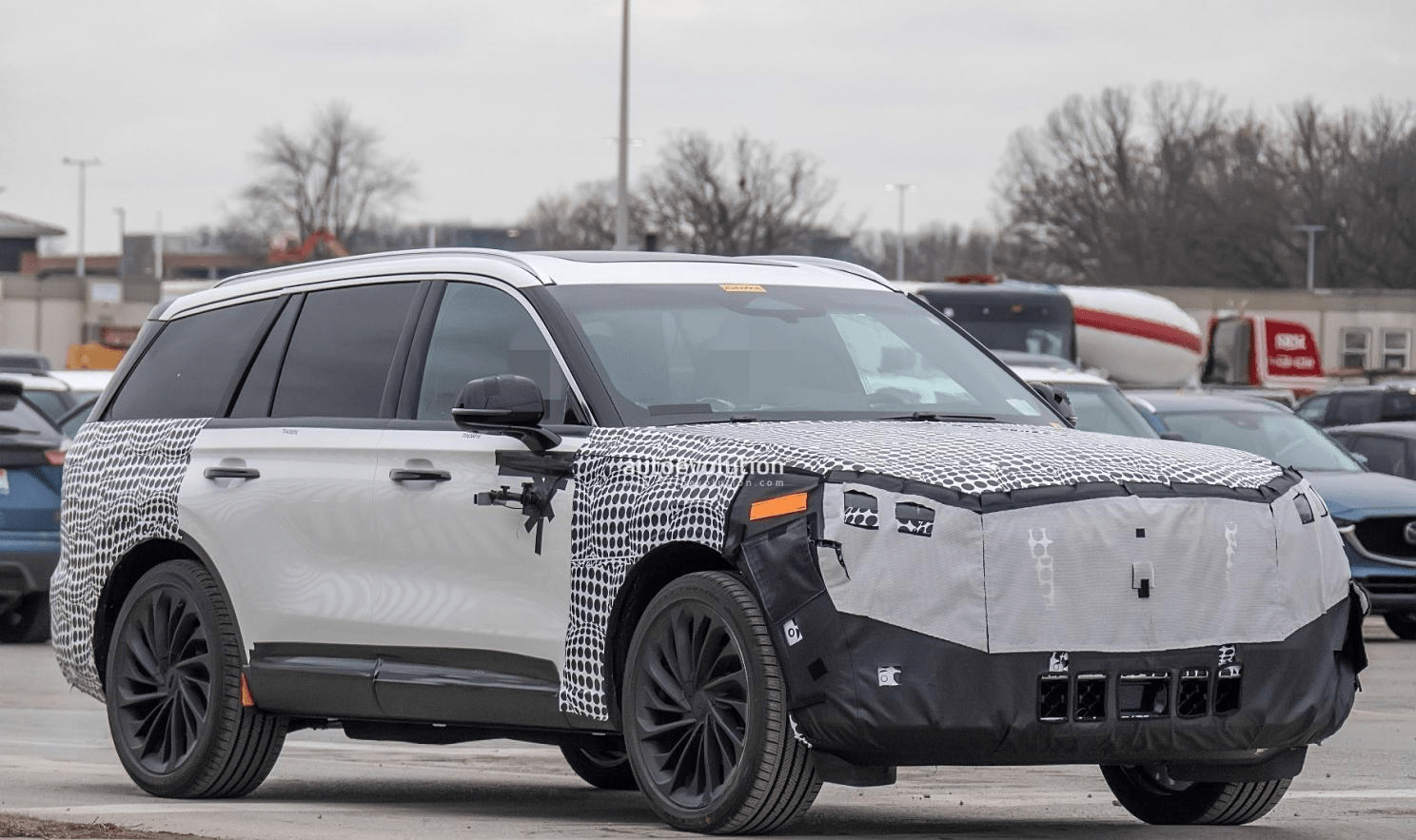 又一豪华车换新！升级全面，3.0T V6+10AT，国内叫好声一片！_搜狐汽车_搜狐网