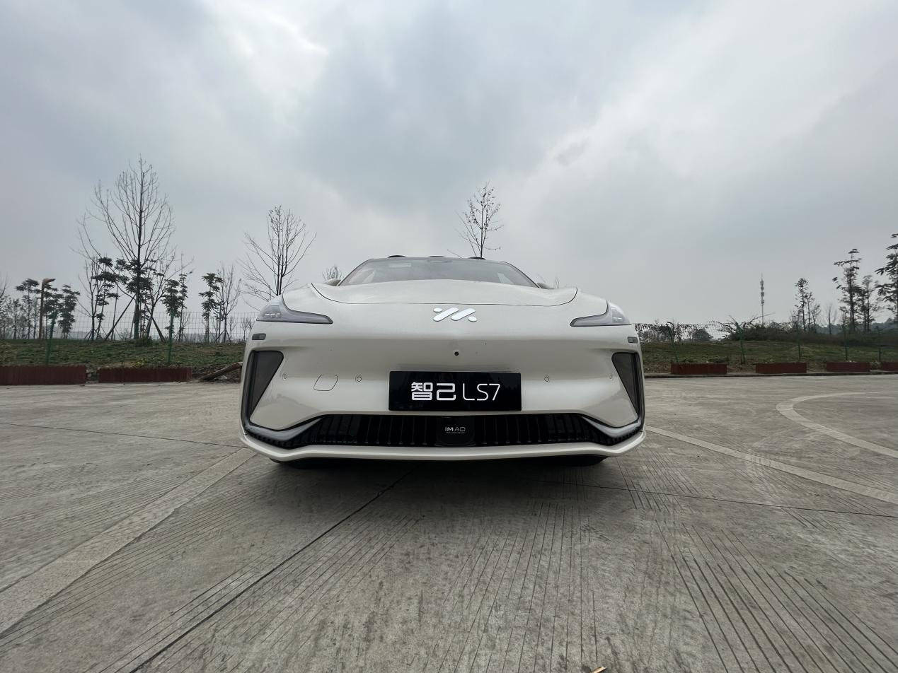 试驾智己LS7，结论：内卷程度又提高档次_搜狐汽车_搜狐网