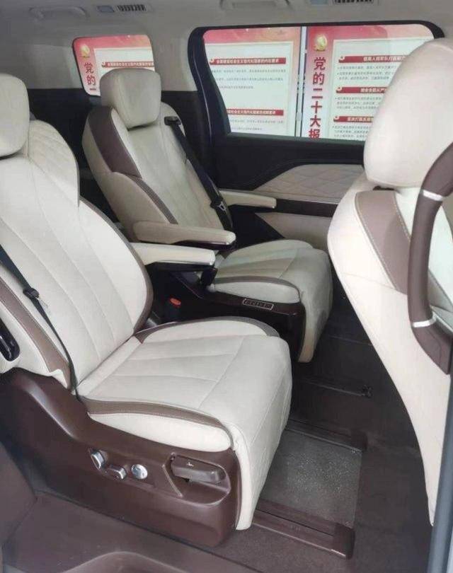 全新奔腾M9实车曝光：搭红旗HQ9同款2.0T+8AT！尺寸超GL8？_搜狐汽车_搜狐网