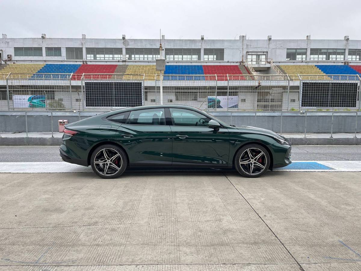 当优雅驶上赛道，试驾全新MG7 2.0T_搜狐汽车_搜狐网